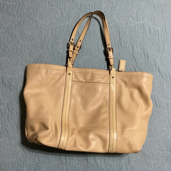 Coach | Bags | Beige Leather Coach Purse | Poshmark